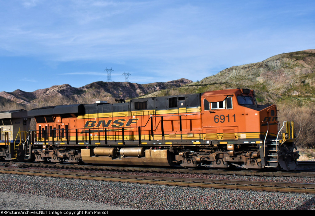 BNSF 6911